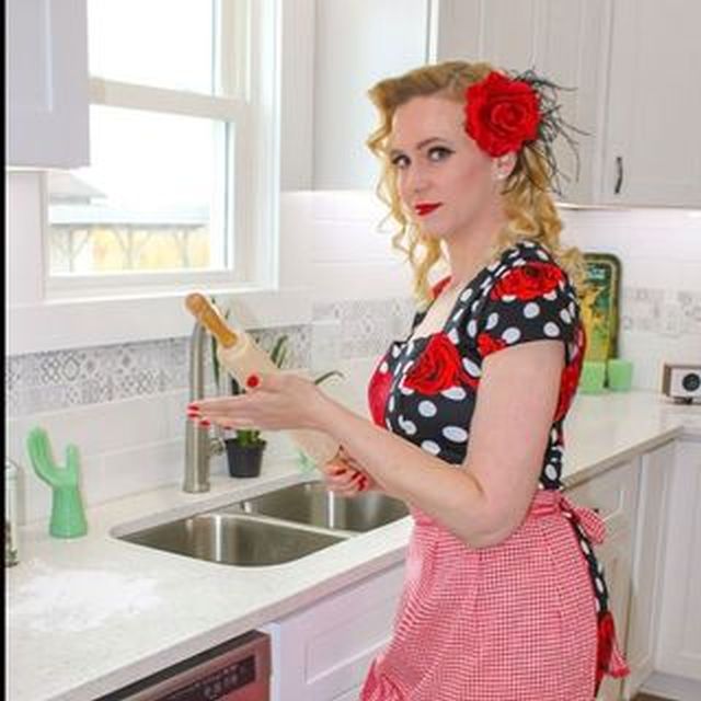 Miss Holly Hyde - Radically Retro